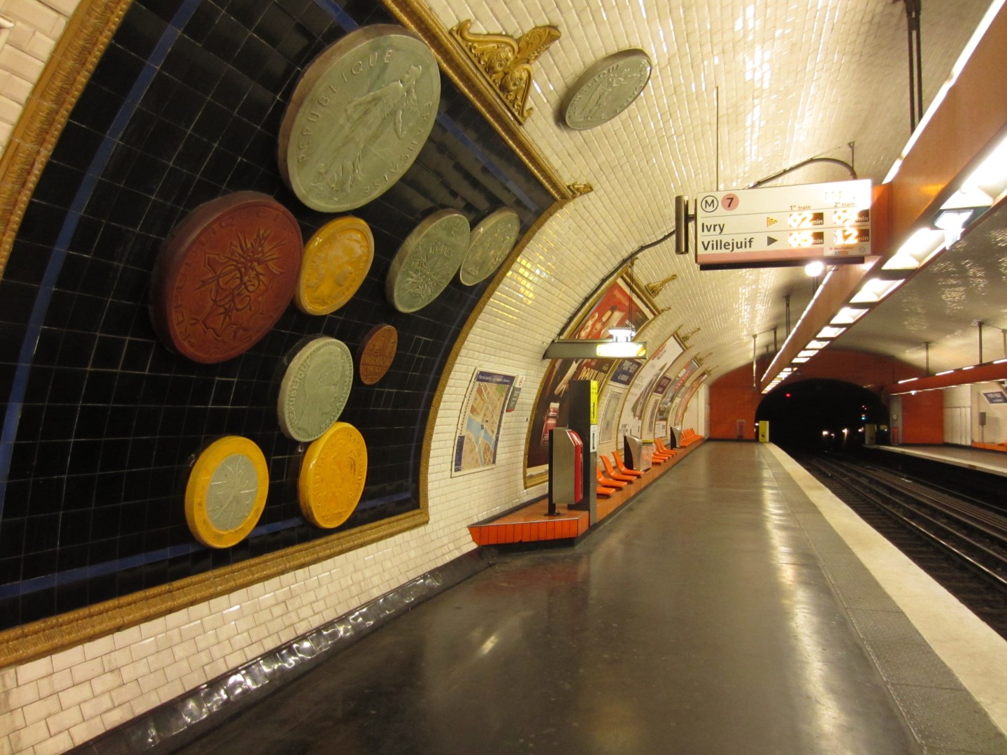 16 Paris Metro Stations With Absolutely Incredible Designs ...