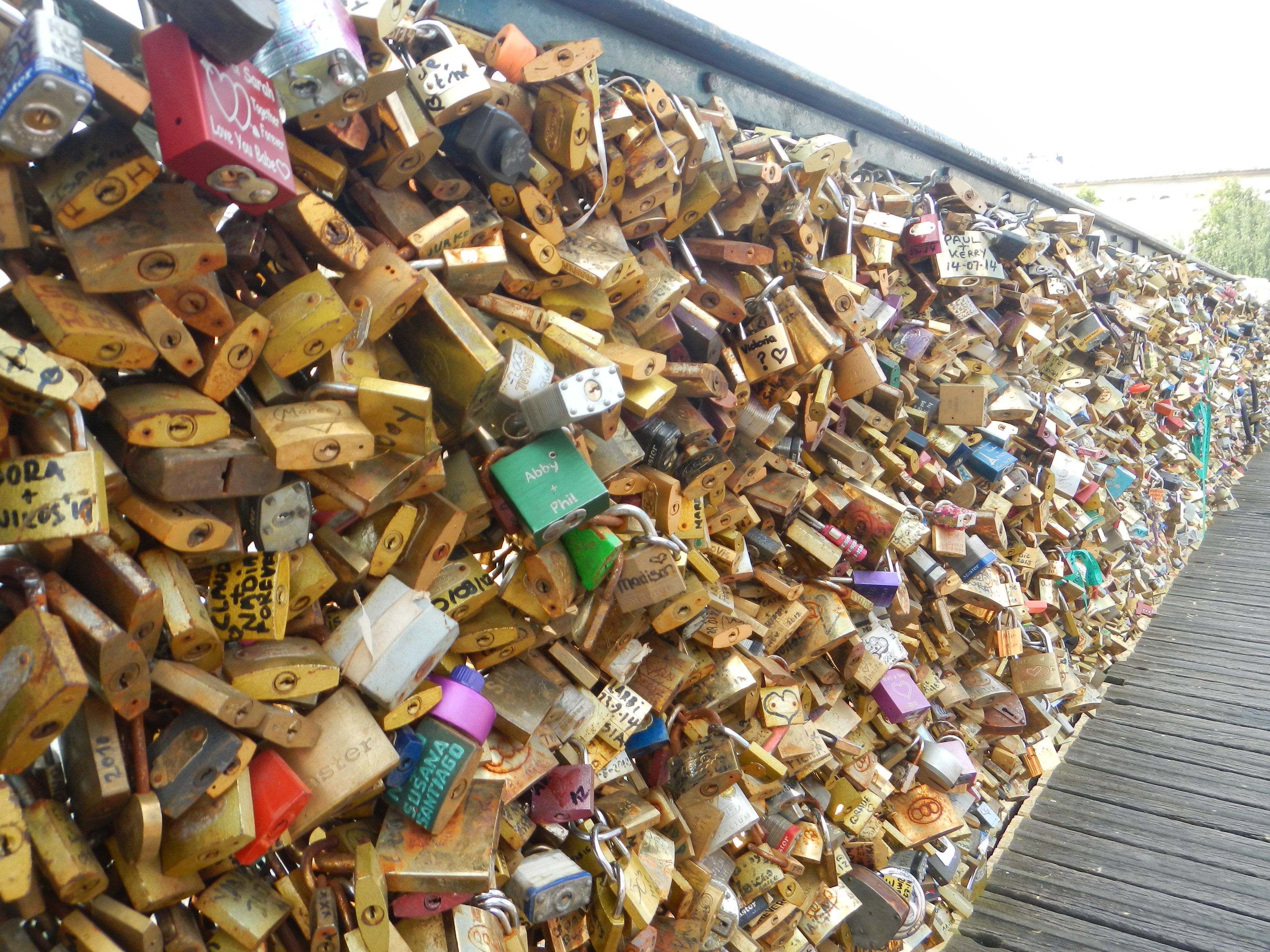 The Love Lock Bridge of Paris – Pont des Arts – StickyMangoRice